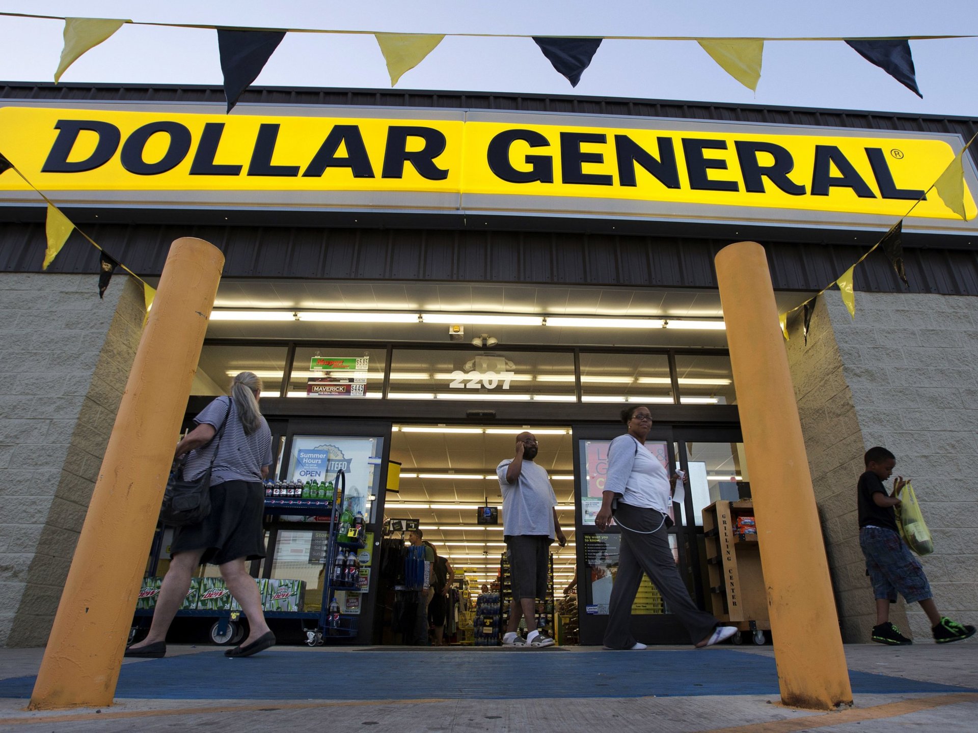 Dollar General is dominating in America. Here's how it keeps its prices ...