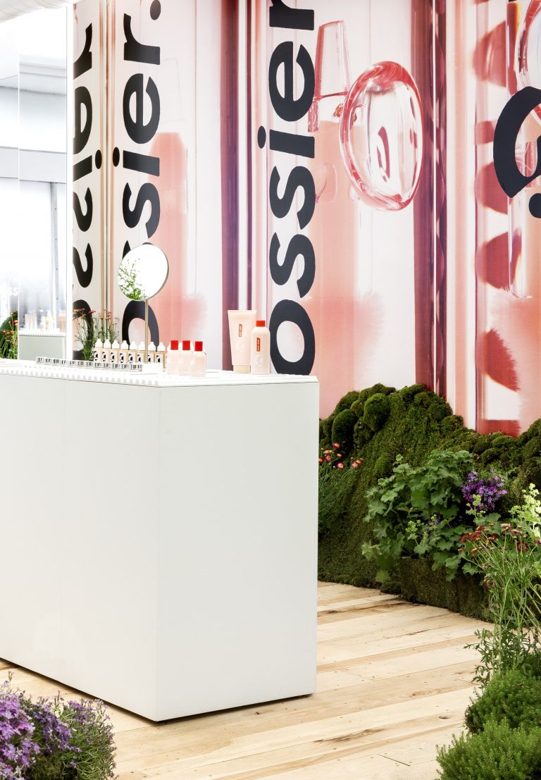 With Live Plants, Flowers, and Rolling Hills, Glossier Seattle’s ...