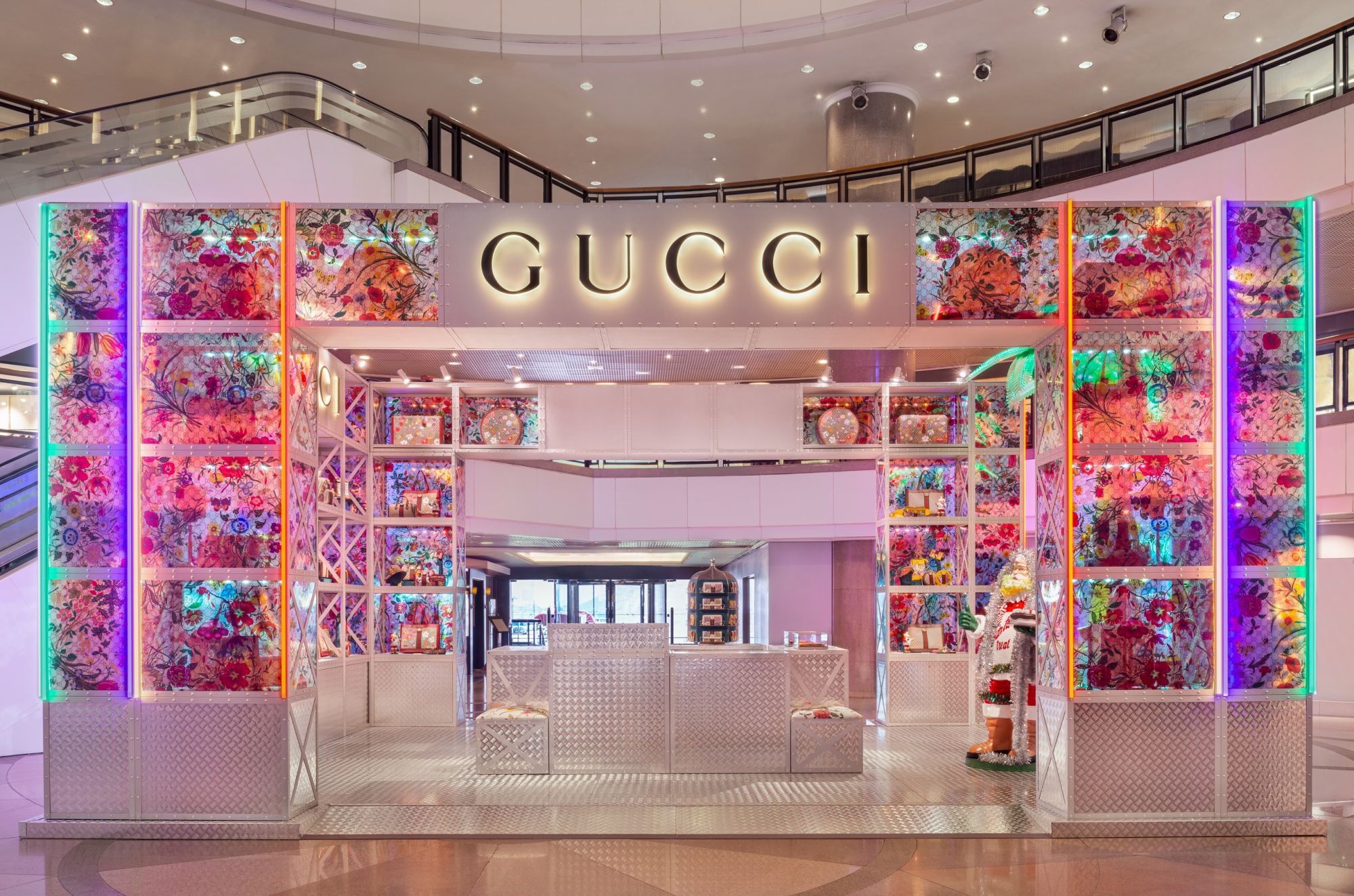 Get Your Holiday Shopping Done at Gucci’s New Immersive Pop Up ...