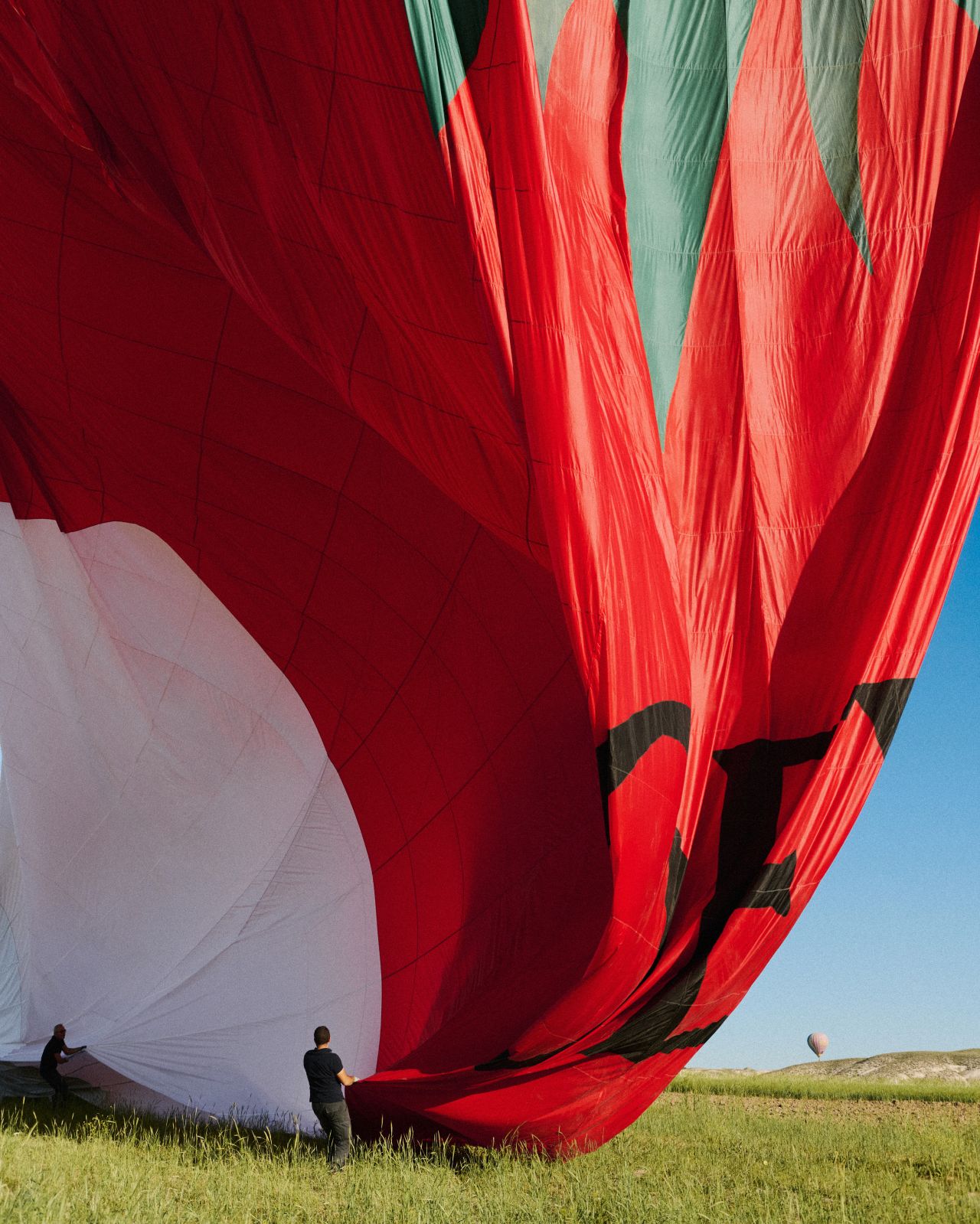 Loewe Takes Flight: The Tomato Balloon That’s Taking Over the Skies ...
